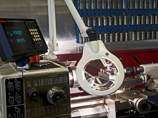 Circus LED bench magnifier - Vision Engineering